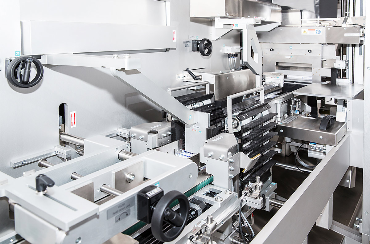 High-performance full overwrapping of folding carton bundles